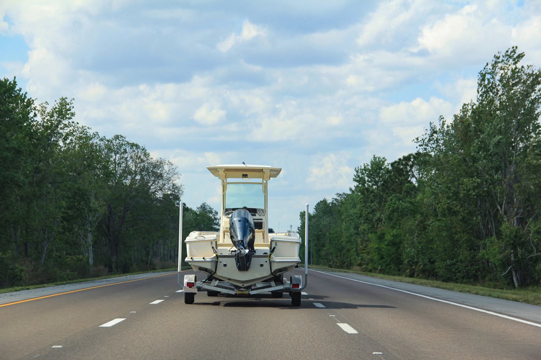 How to tow a boat or trailer